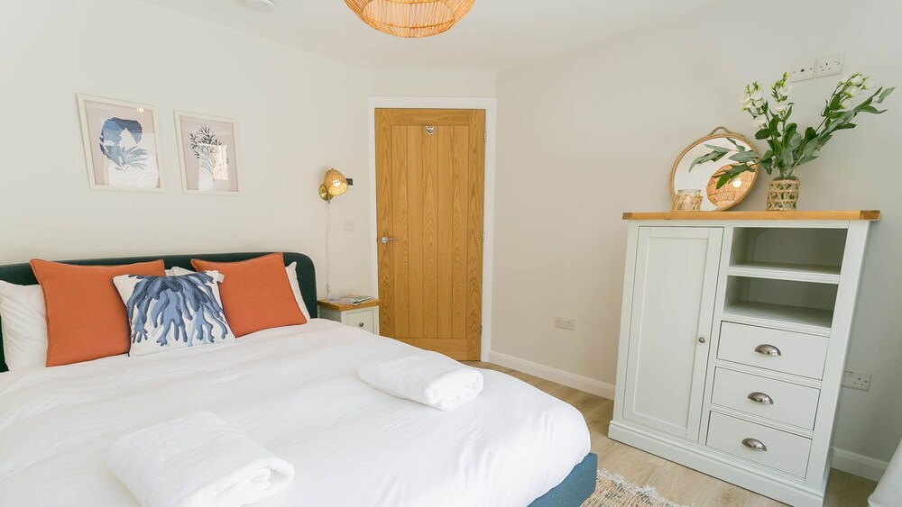 Brig y Don - a sea view that sleeps 8 guests in 4 bedrooms - Llanfaelog ...