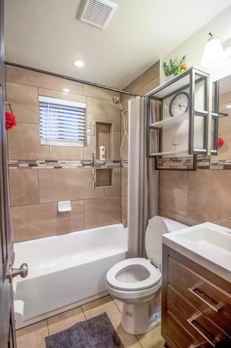 Classy Dwtn Home W/yard By City Park & Hospitals - 덴버