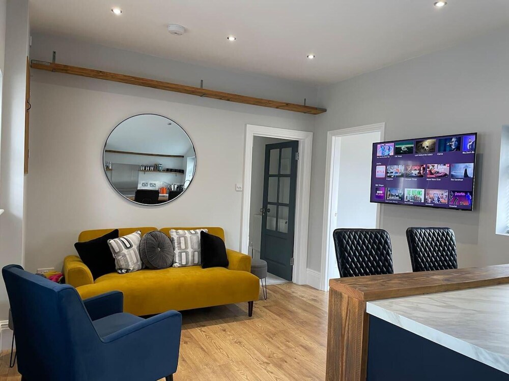 Luxury Flat Just Minutes From the Beach & High st Reviews, Deals ...