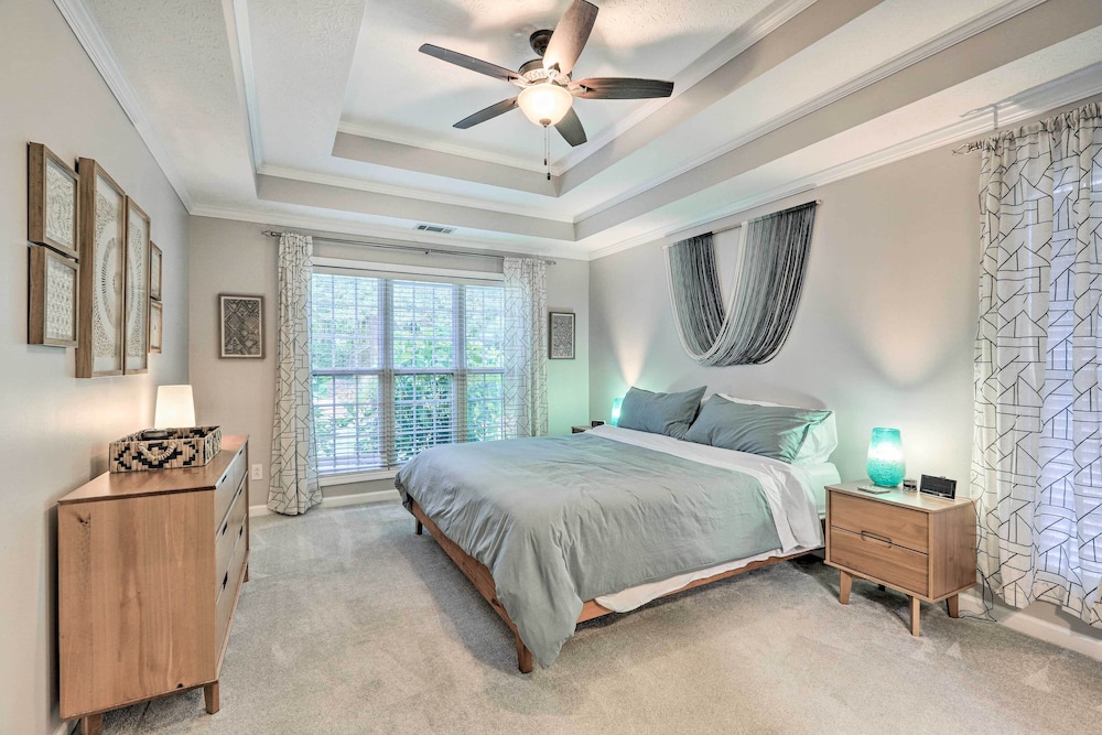 Fayetteville Retreat w/ Hot Tub & Fenced Yard - Fayetteville | Vrbo