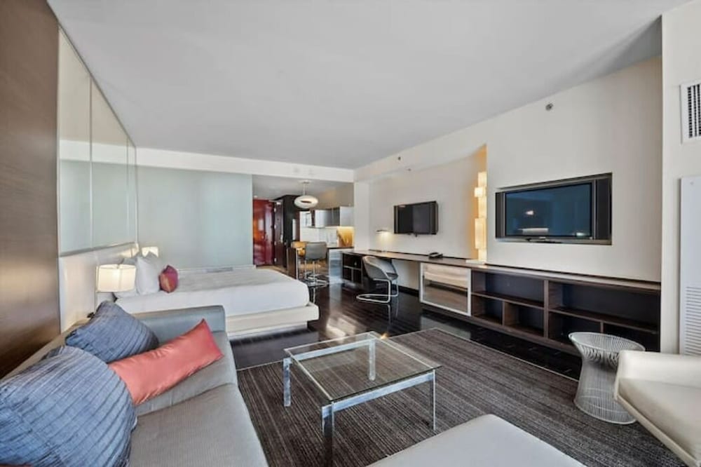 Amazing Luxury Palms Place Strip View! - Paradise | Vrbo