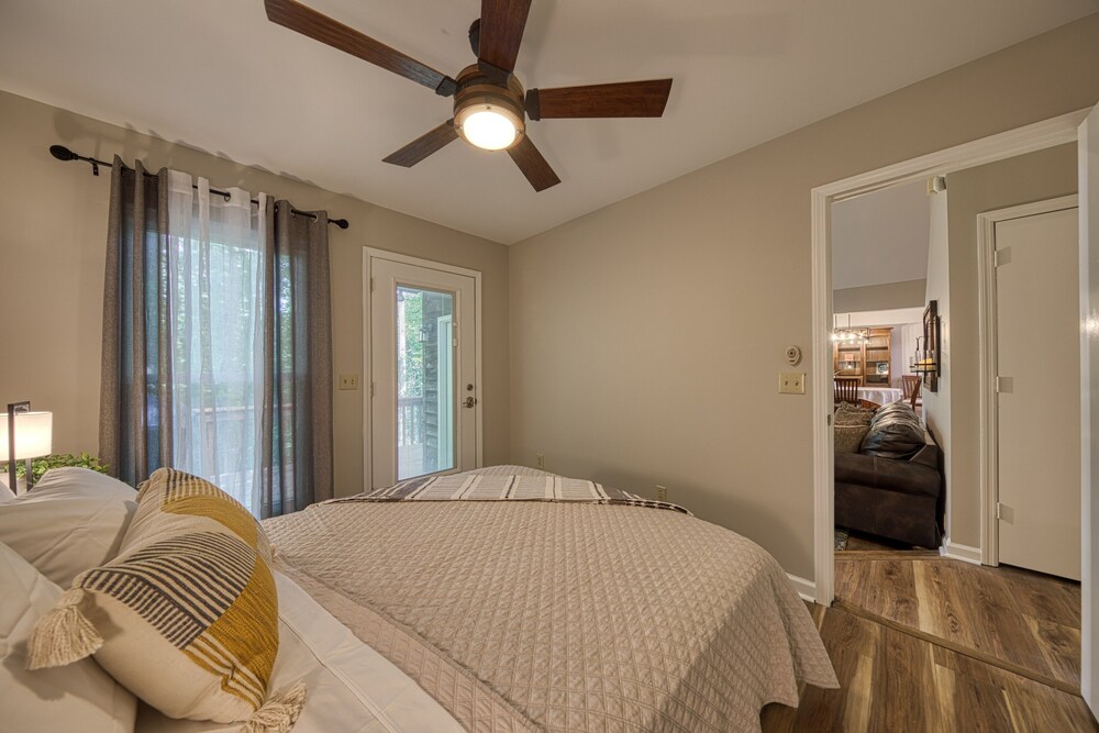 Cabin In The City - Hot Tub, Fire Pit & Forest Trails - Knox County | Vrbo