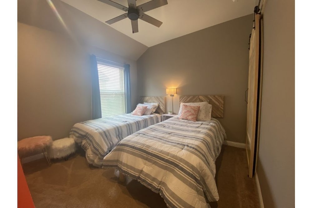 Bright Stylish 3 BR Home w/ Pool & Hot Tub - Leander | Stayz