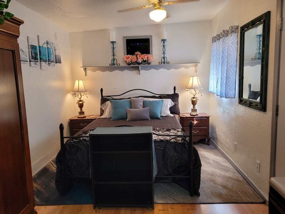 Hidden Gem! Adorable Guest House at Mystic Mansion - Phoenix | Vrbo