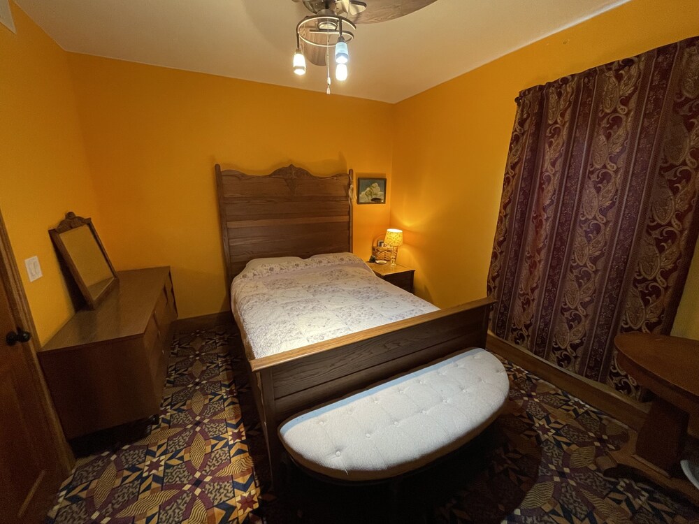 Historic home in Shepherd spacious upstairs apartment. - Shepherd | Vrbo