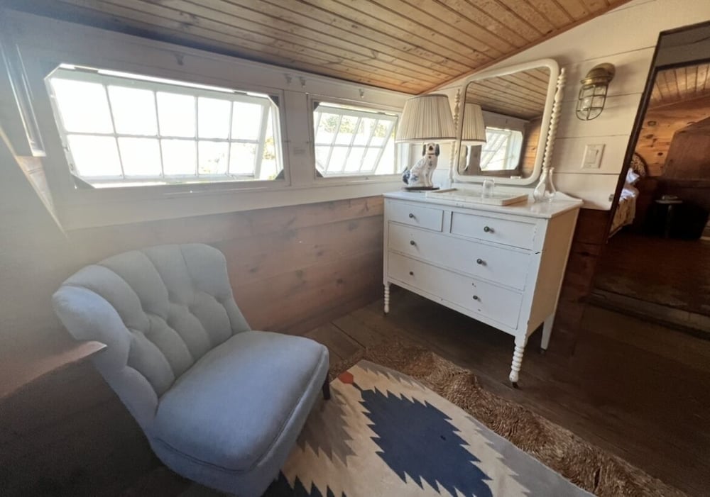 An Original Whaling Cottage "Ivy Lodge" circa 1740 in Historical ...