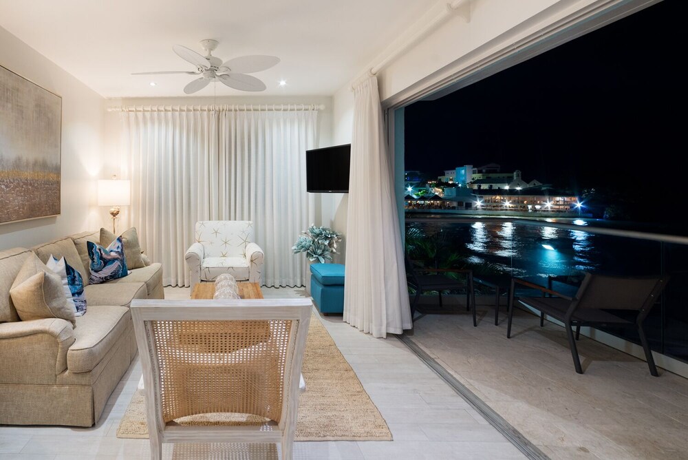 Villa Sunkissed on the beach - Saint Lawrence | Vrbo