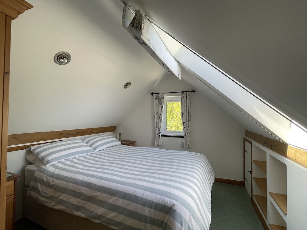 Hen Ty LLaeth, Aberfforest, right on the beach and with uninterrupted ...