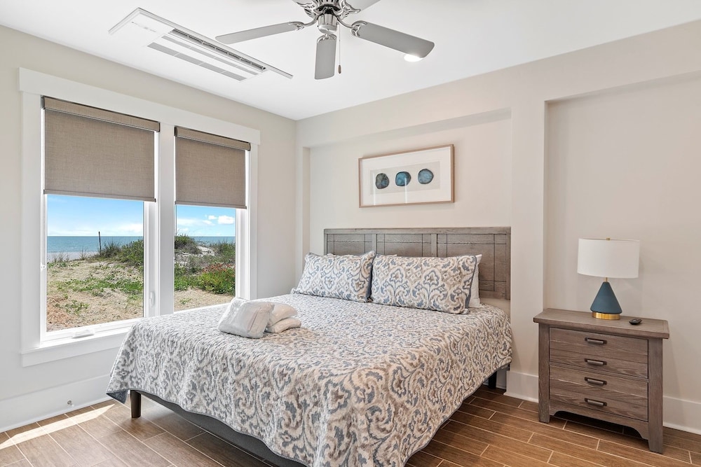 10 Oars: Luxurious 10-bedroom oceanfront home in Oak Island, perfect ...