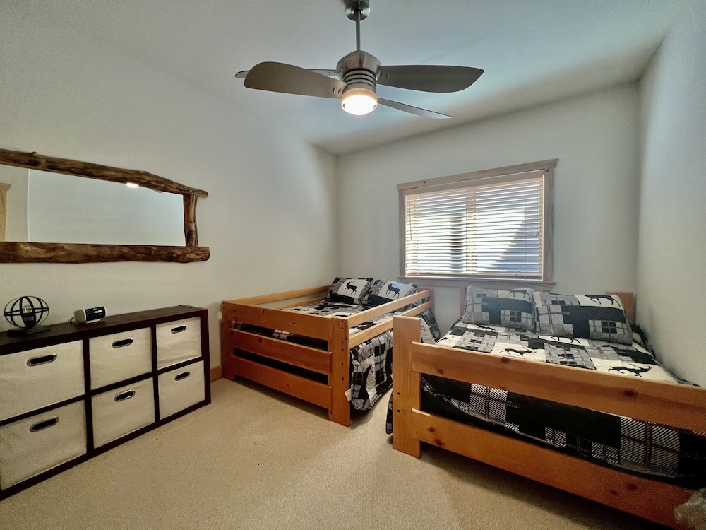 Experience the Magic of Wapiti Valley in Luxury. Stunning Views-East ...