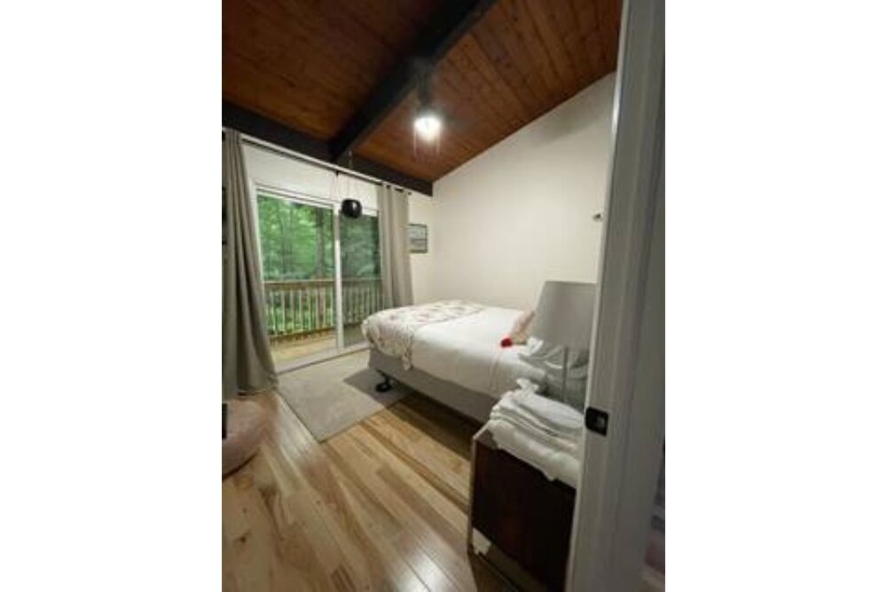 Chalet-Style Cabin in the Poconos/ Bushkill Falls - Pocono Mountain ...