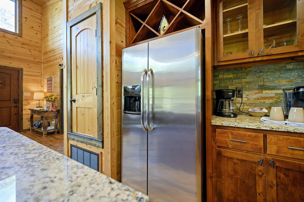 Waymaker, Couples, Hot Tub, Firepit, Soaker Tub - McCurtain County | Vrbo