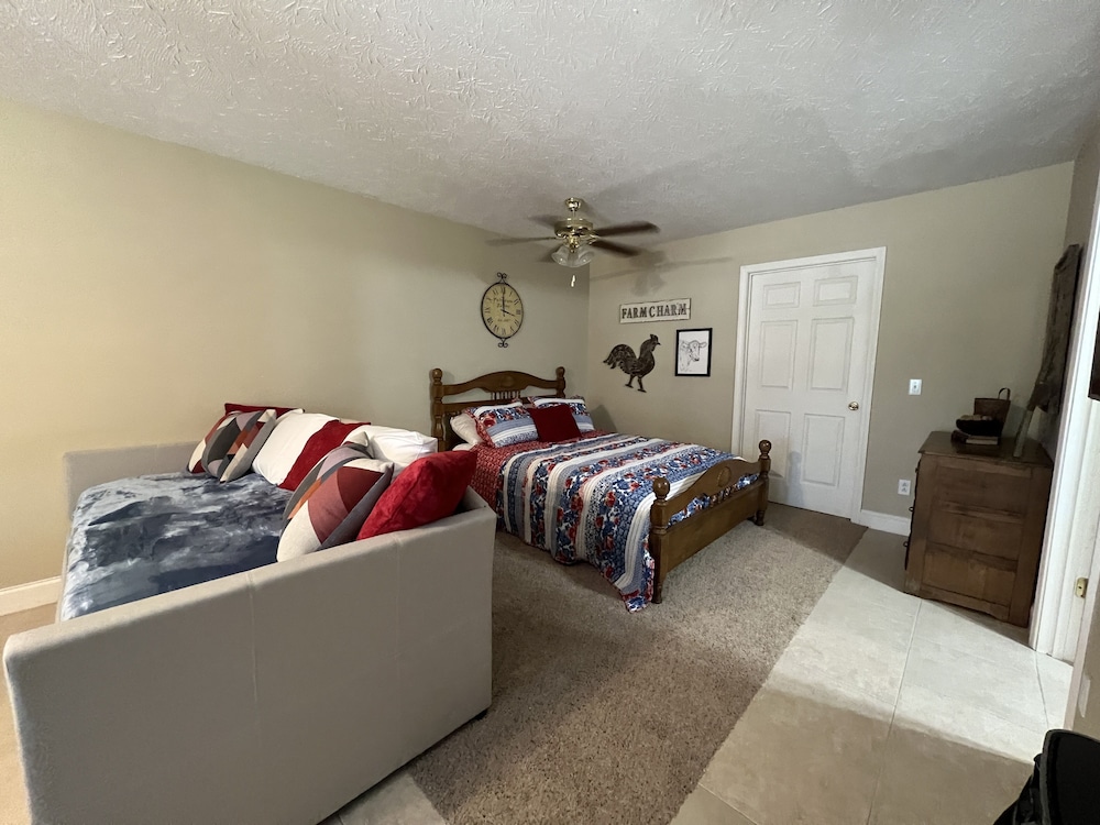 The Barn Loft Studio Suite Barndominium - Clay County | Vrbo