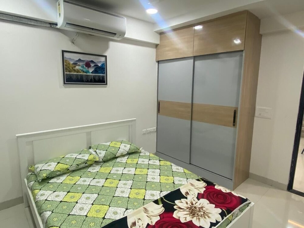 CONTEMORARY PRISTINE 3 BHK IN THE FIN HUB :-KSH - Hyderabad | Vrbo