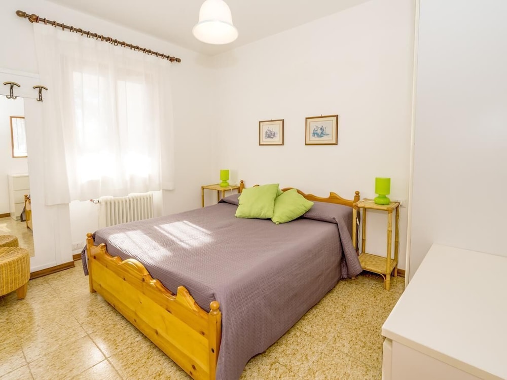 Vento Breva holiday appartment with garden directly on the lake ...