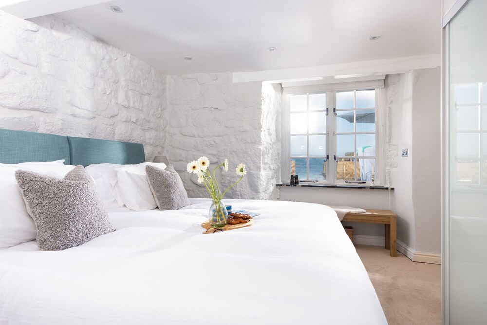 Tides Reach - Mousehole Harbourside - Free WiFI - Spectacular Views ...