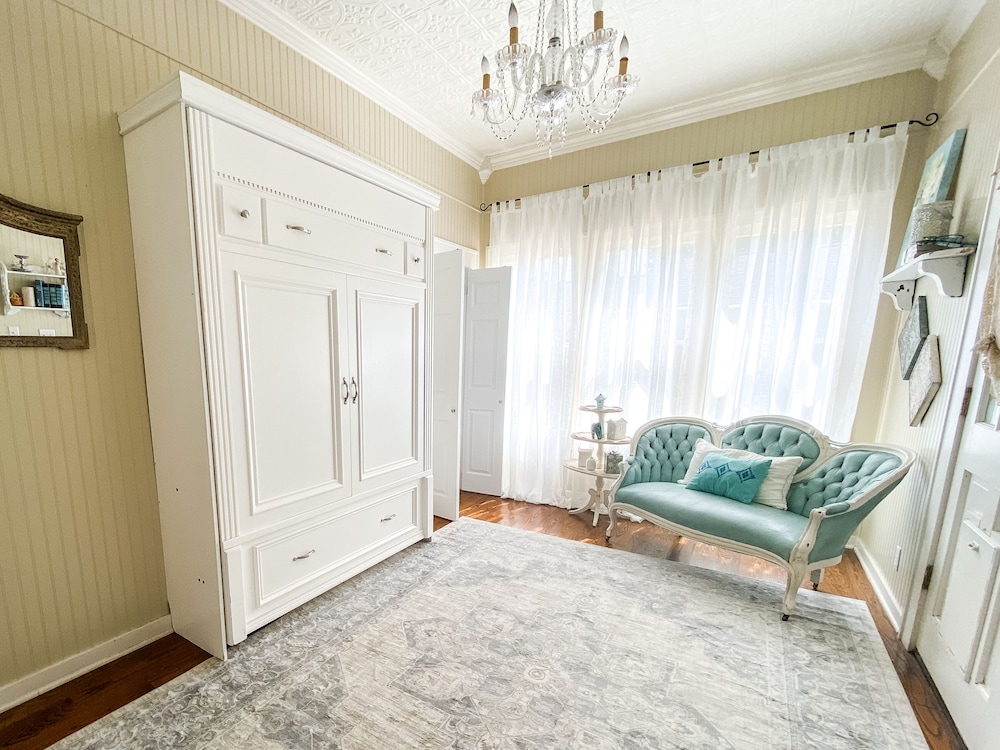 {Waddill Cottage} Historic Downtown McKinney charming Craftsman with ...