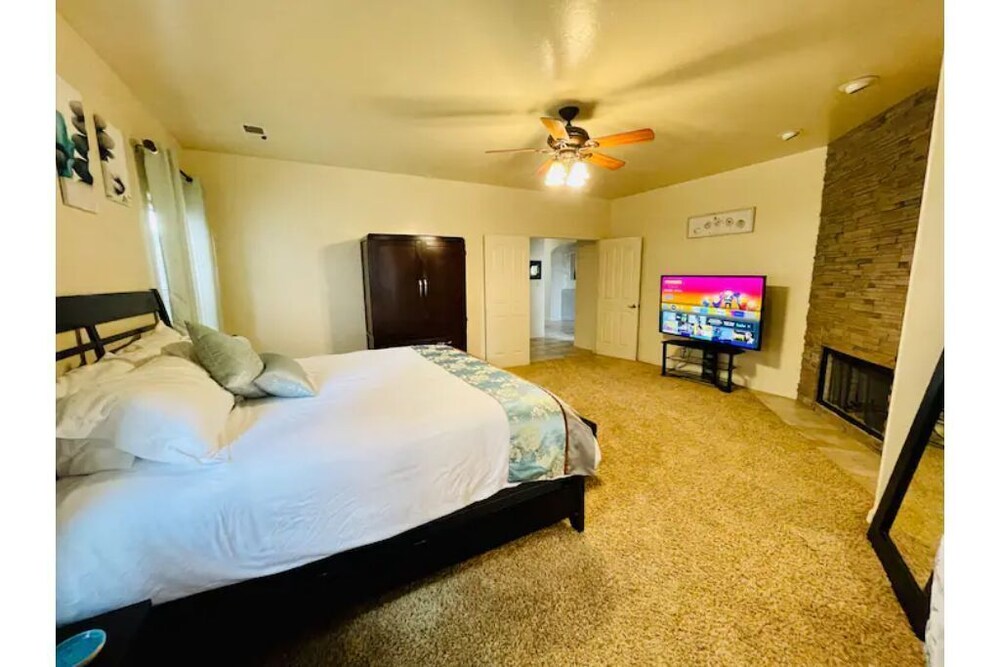 Spacious home with hot tub, pool and amazing views - Albuquerque | Vrbo