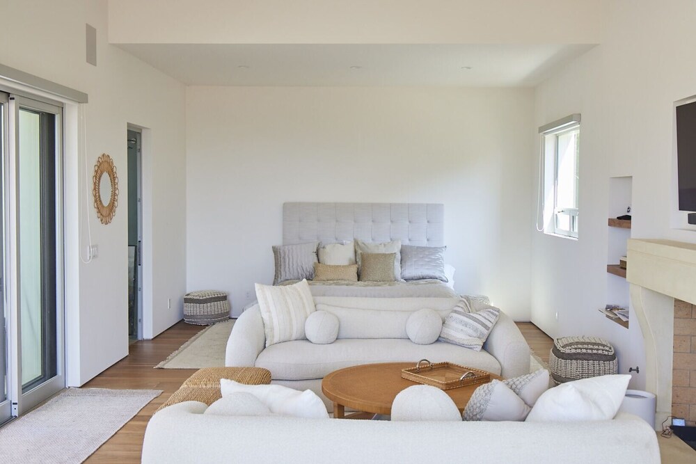 270-degree Ocean Views, 47’ heated pool, stunning contemporary coastal ...