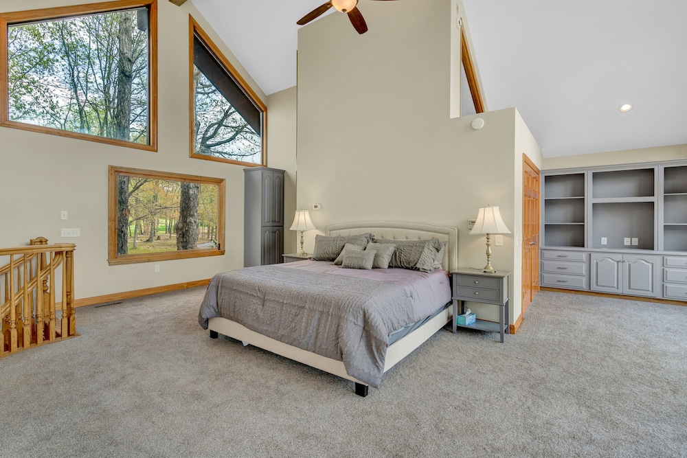 The Inner Banks - Lakefront chalet with 180-degree lake views, dock ...