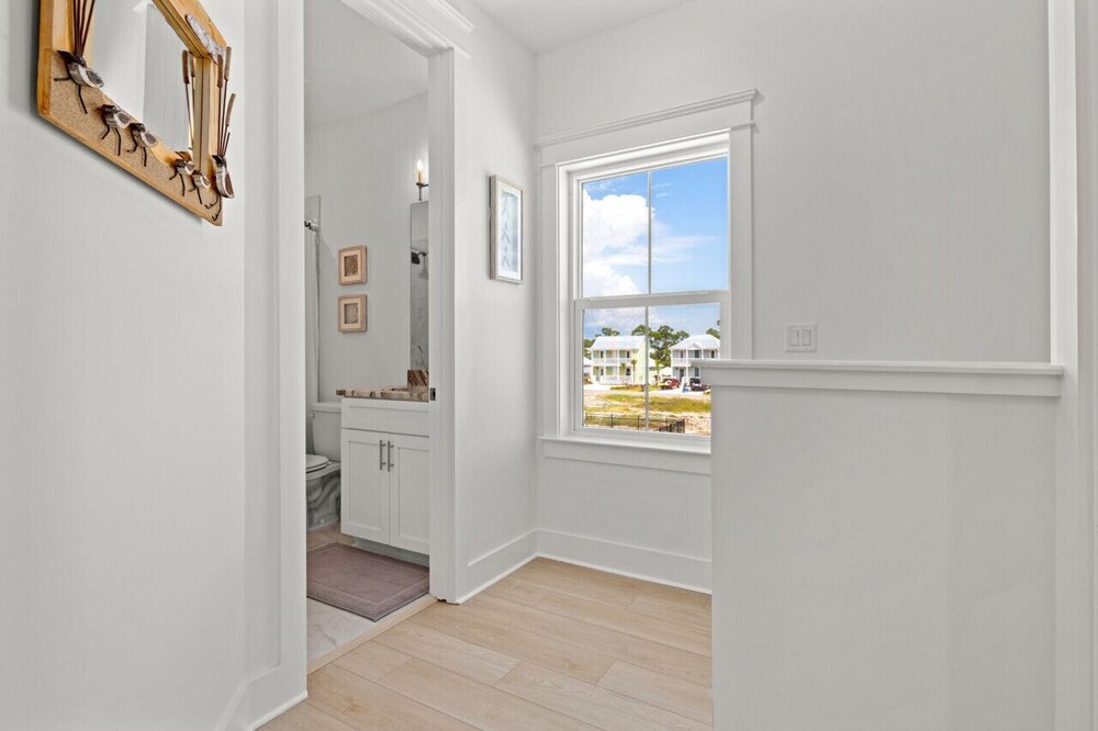 5 Bedroom with Ocean Views & the beach just down the boardwalk! - Cape ...