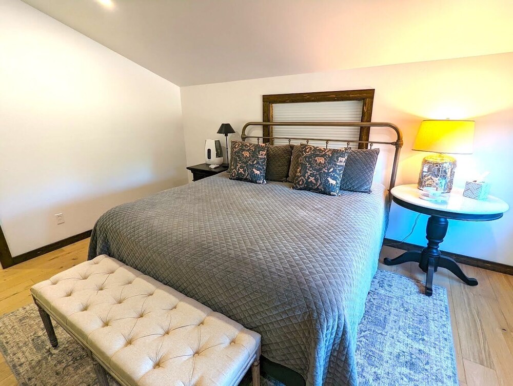 New West Glacier Gem! RV's Welcome! 3 bed / 2 bath, 5 Minutes from ...