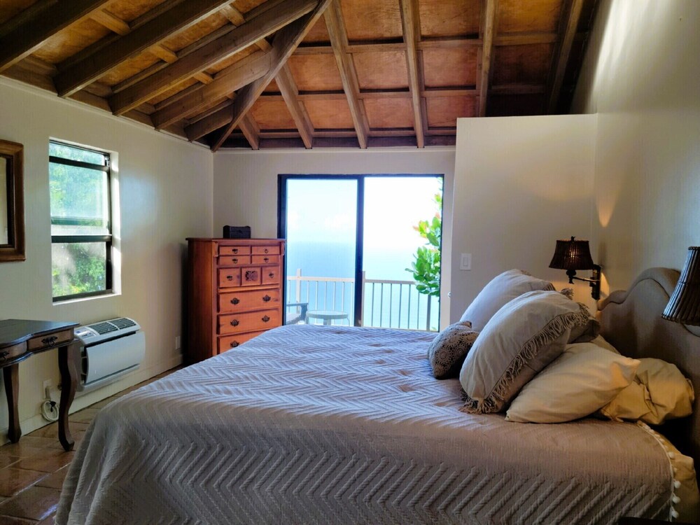 Luxury 2 Bedroom Ensuite Villa with Daily Maid, Rooftop Patio, and 360 ...