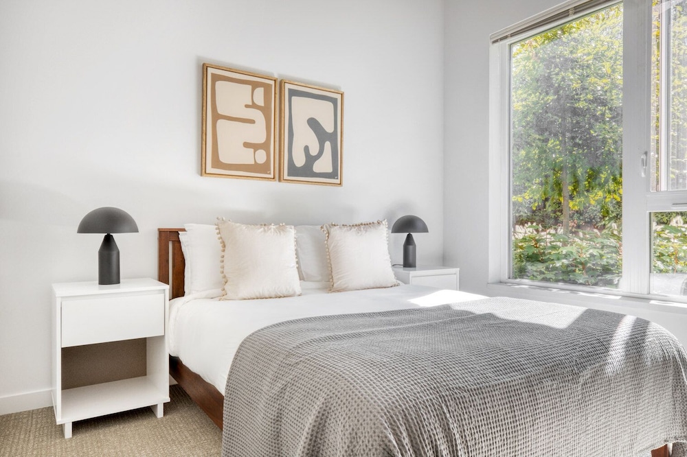 Serene Bellevue 2BR w/ Gym & W/D, near Spring District, by Blueground ...
