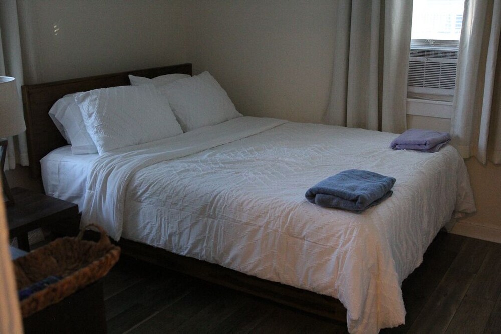 Cozy 2 bedroom home, Fast WIFI, Free Parking, BBQ - McKownville | Vrbo