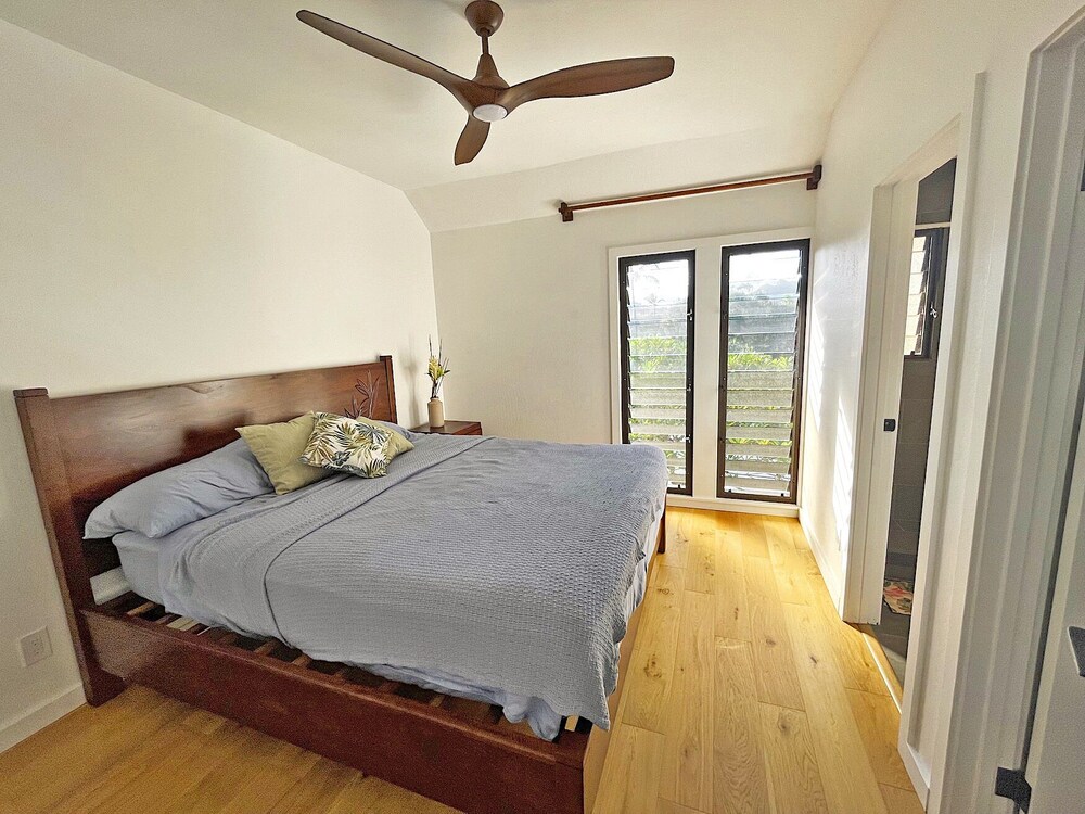 Renovation Complete! One Bedroom, Direct Ocean front -Everything inside ...