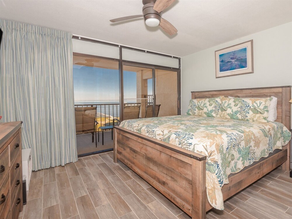 Water's Edge | Balcony + 1000 ft Fishing Pier! - Rockport | Vrbo