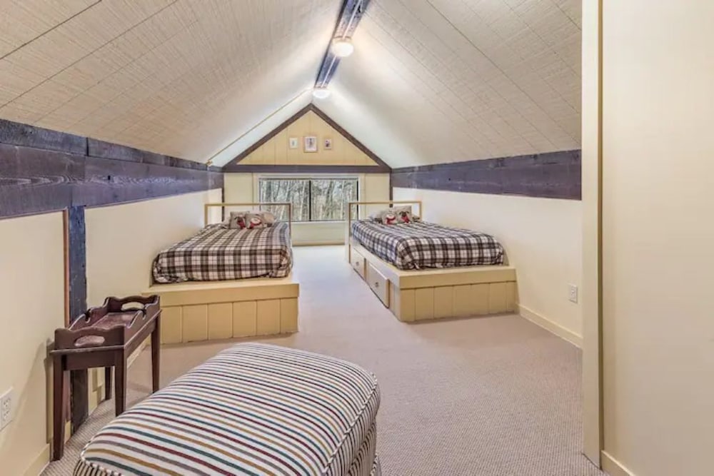 Spacious Chalet W/ Endless Entertainment THE BARN - Winhall | Vrbo