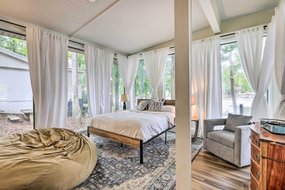 Eatonton Getaway on Lake Sinclair w/ Dock! - Putnam County | Vrbo