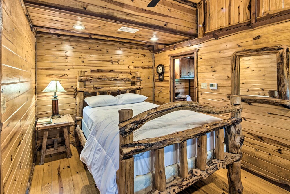 ‘The Deer’ Cabin Peaceful Refuge in East Texas - Ben Wheeler | Vrbo