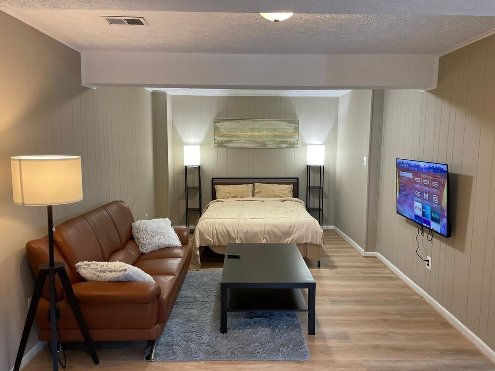 Renovated spacious basement apartment suite - Annandale | Vrbo