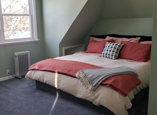 Serene Urban Oasis...king Suite. Perfect Location - Washington Park - Denver