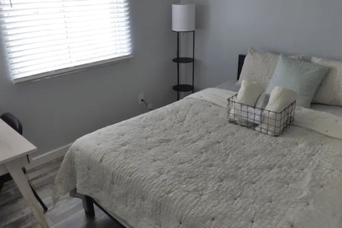 Home Away From Home Airport/ Easton City Getaway - Ohio State University, Columbus