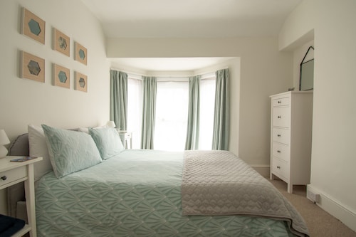 Tŷ Glas, Ideal For Beach, Ferry, Coastal Path And Town! - Fishguard