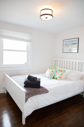 Lovely 4 Bedroom Home - Pickering