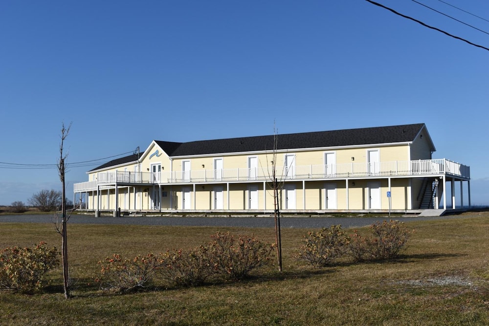 Pavillon sur Mer by Riôtel (150 metres from the main hotel) in Matane ...
