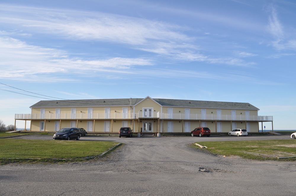 Pavillon sur Mer by Riôtel (150 metres from the main hotel) in Matane ...