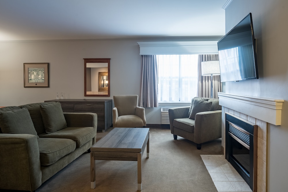 Amsterdam Inn & Suites Moncton in Moncton | Best Rates & Deals on Orbitz