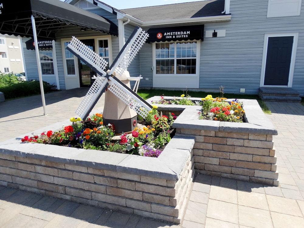 Amsterdam Inn & Suites Moncton in Moncton | Best Rates & Deals on Orbitz