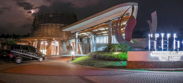 Book Hotel Neo+ Green Savana Sentul City by ASTON in Sentul City ...