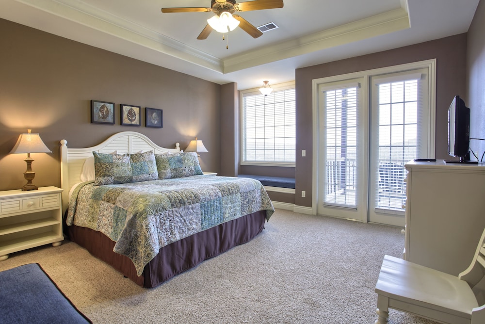 Cliffs Resort Table Rock Lake in Branson | Best Rates & Deals on Orbitz