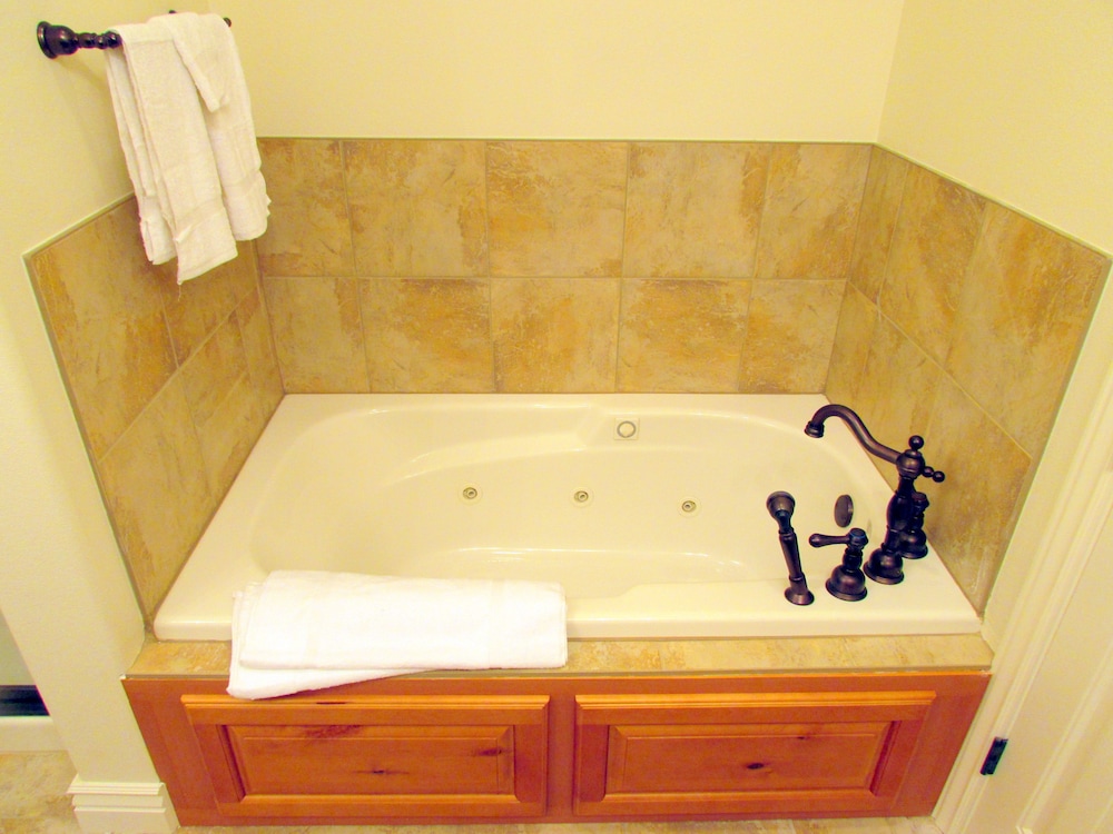 Cliffs Resort Table Rock Lake in Branson | Best Rates & Deals on Orbitz