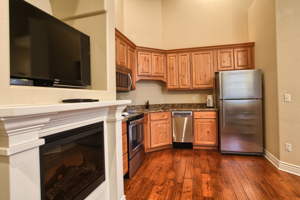 Cliffs Resort Table Rock Lake in Branson | Best Rates & Deals on Orbitz