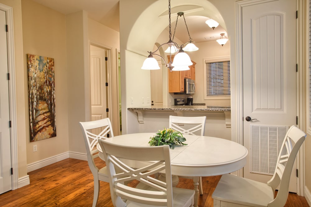 Cliffs Resort Table Rock Lake in Branson | Best Rates & Deals on Orbitz