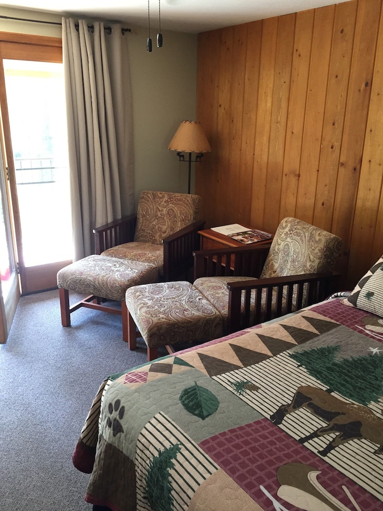 4 Seasons Inn on Fall River in Estes Park | Best Rates & Deals on Orbitz