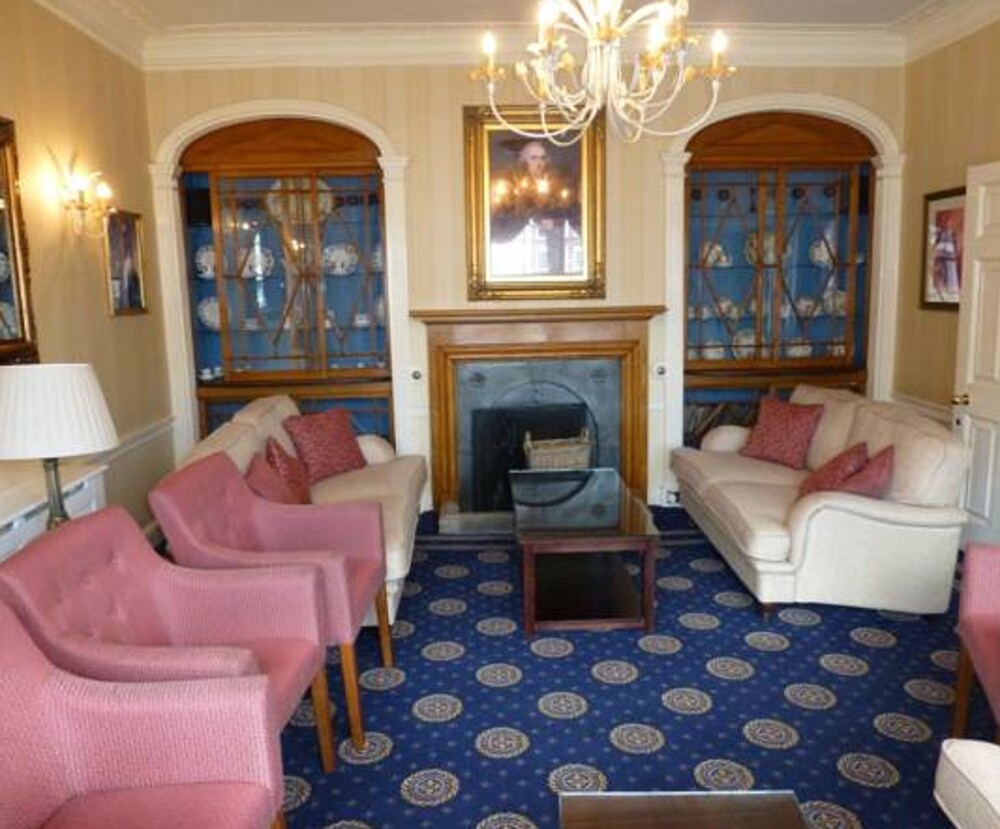 The Bear Hotel (Devizes) – 2019 Hotel Prices | Expedia.co.uk